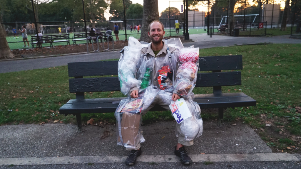 Activist wears a month’s worth of trash as a suit - Thred Website