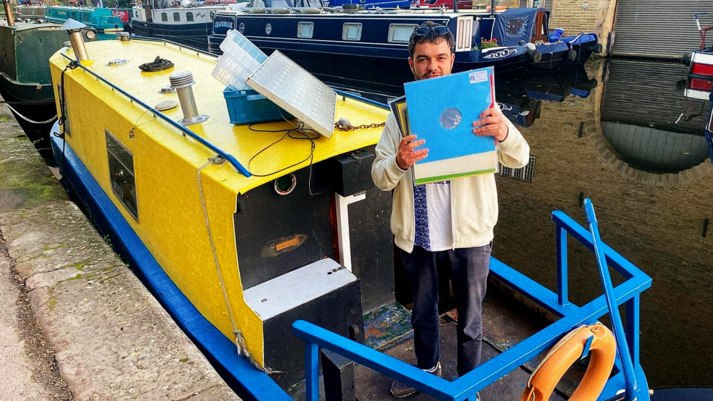 Fundraiser launched after floating shop sinks due to pollution - Thred ...