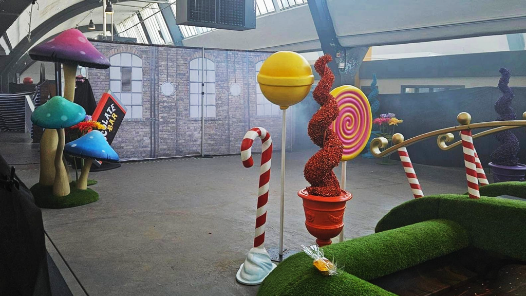Willy Wonka-inspired Glasgow experience scam shows danger of AI - Thred ...