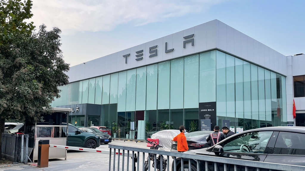 Tesla showrooms hit by waves of DOGE protests - Thred Website